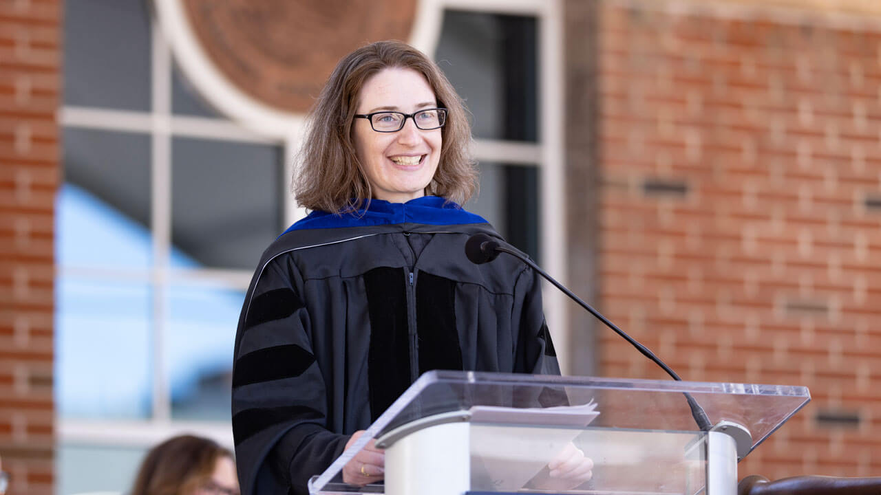Intelligence officer urges graduates to have the confidence to succeed ...