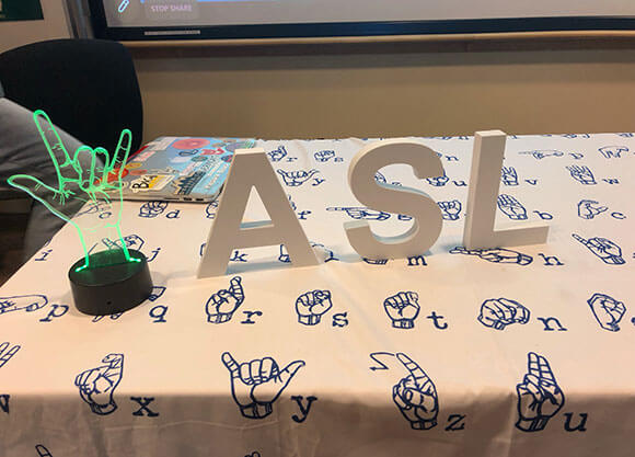 American Sign Language club hosts annual sign and dine | Quinnipiac Today