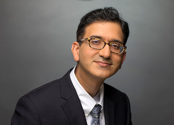 Professor recognized by medical students with STARS Faculty Excellence Award | Quinnipiac Today